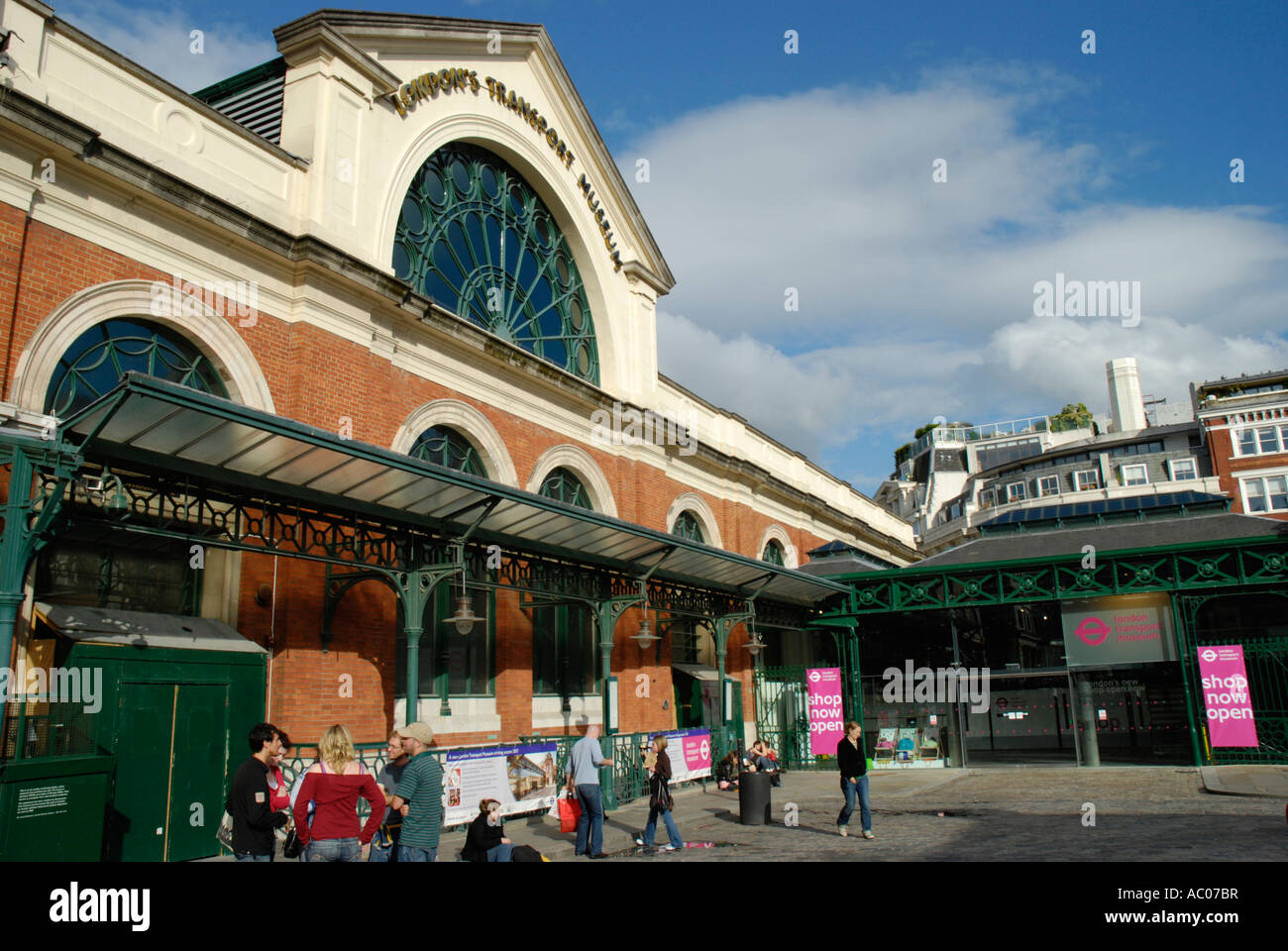Exterior view of the London Transport Museum in Covent Garden London ...