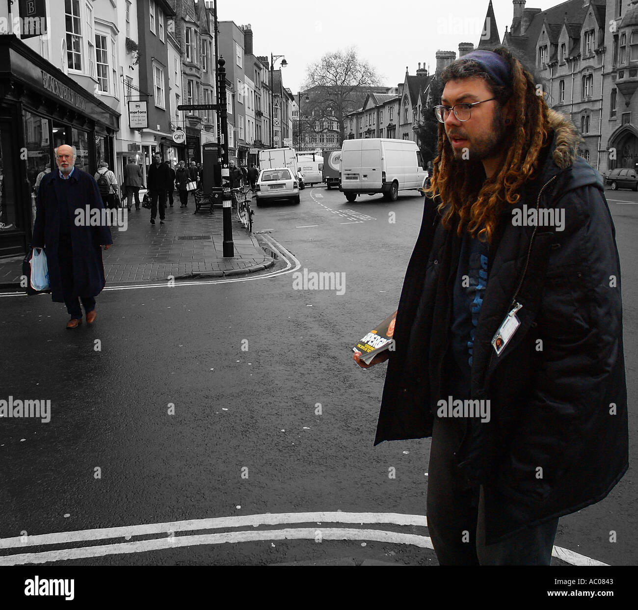 Homeless man selling the Big Issue Stock Photo - Alamy