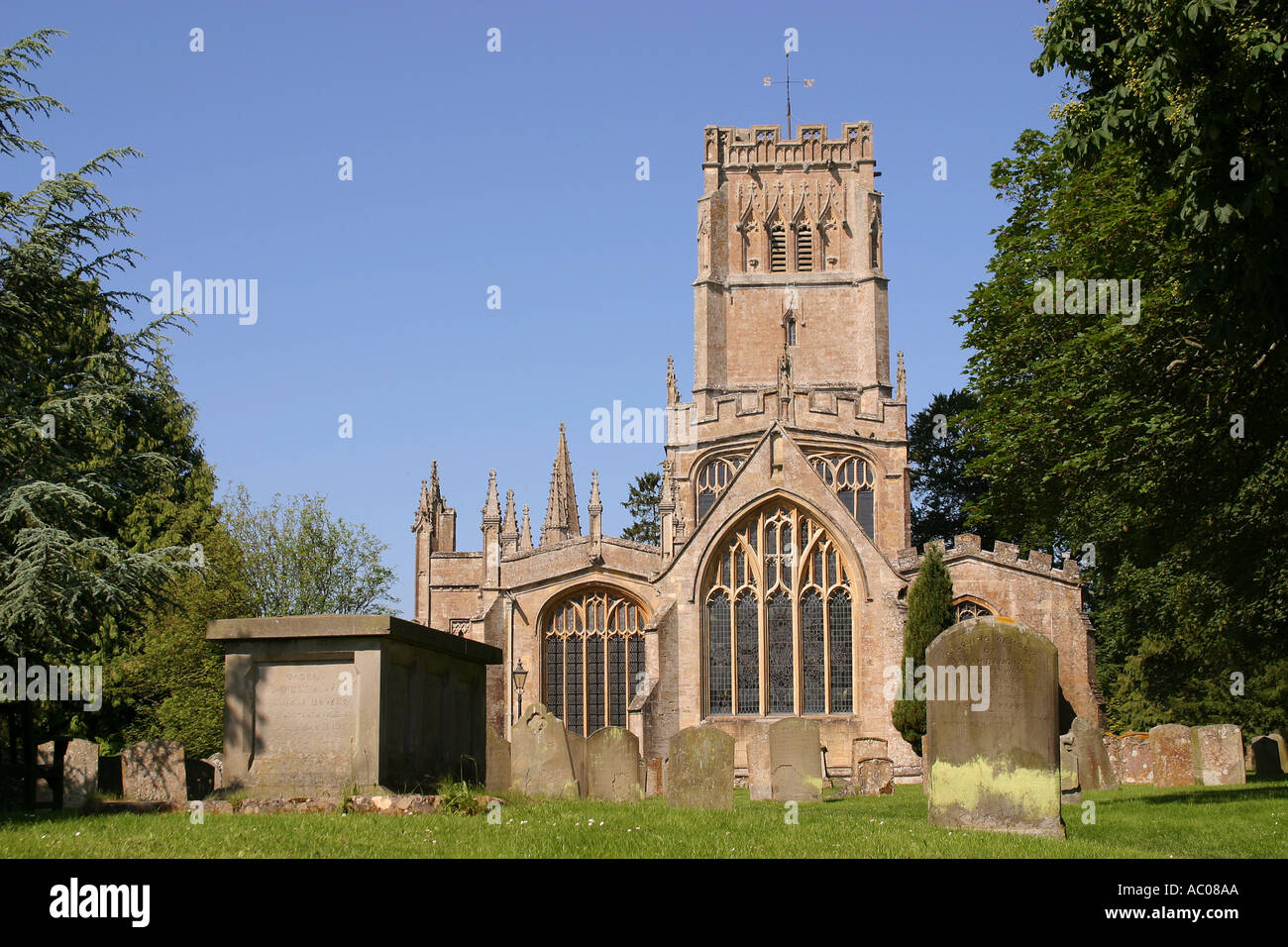 Northleach church graveyard hi-res stock photography and images - Alamy