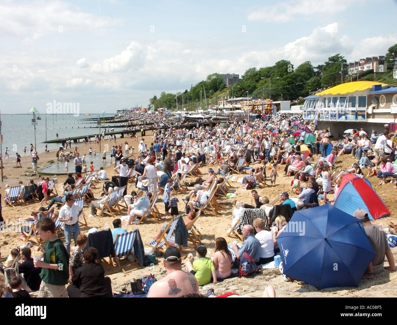 Southend beach chairs High Resolution Stock Photography and Images - Alamy