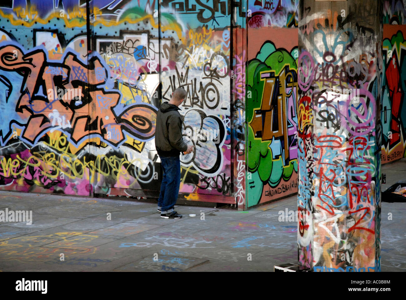 Graffiti tag tags deface hi-res stock photography and images - Alamy