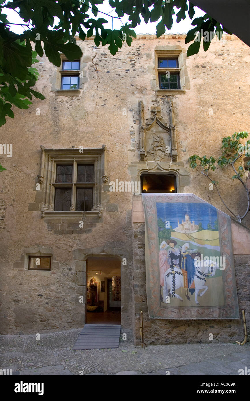 Courtyard in the Gala Dali Castle in Pubol, Catalonia, Spain Stock ...