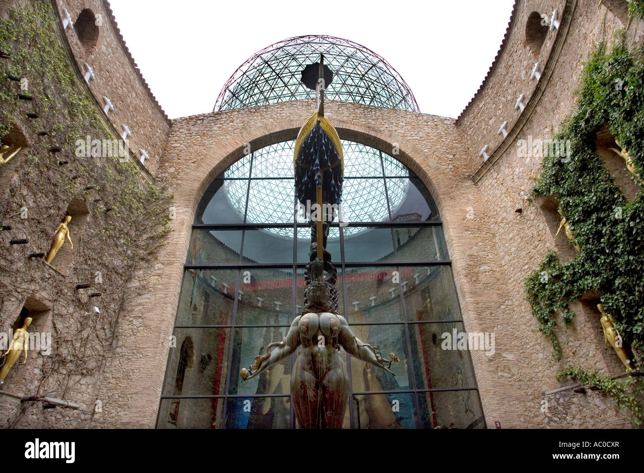 Courtyard theatre interior hi-res stock photography and images - Alamy