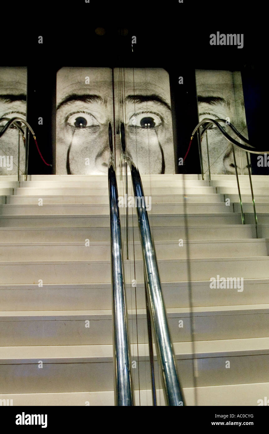 Image of Salvador Dali at the entrance to the Dali joies exhibition ...