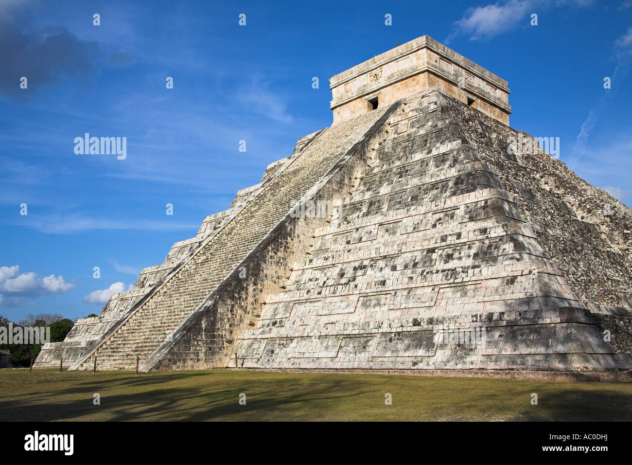 El Castillo, Pyramid of Kukulkan, Chichen Itza Archaeological Site ...