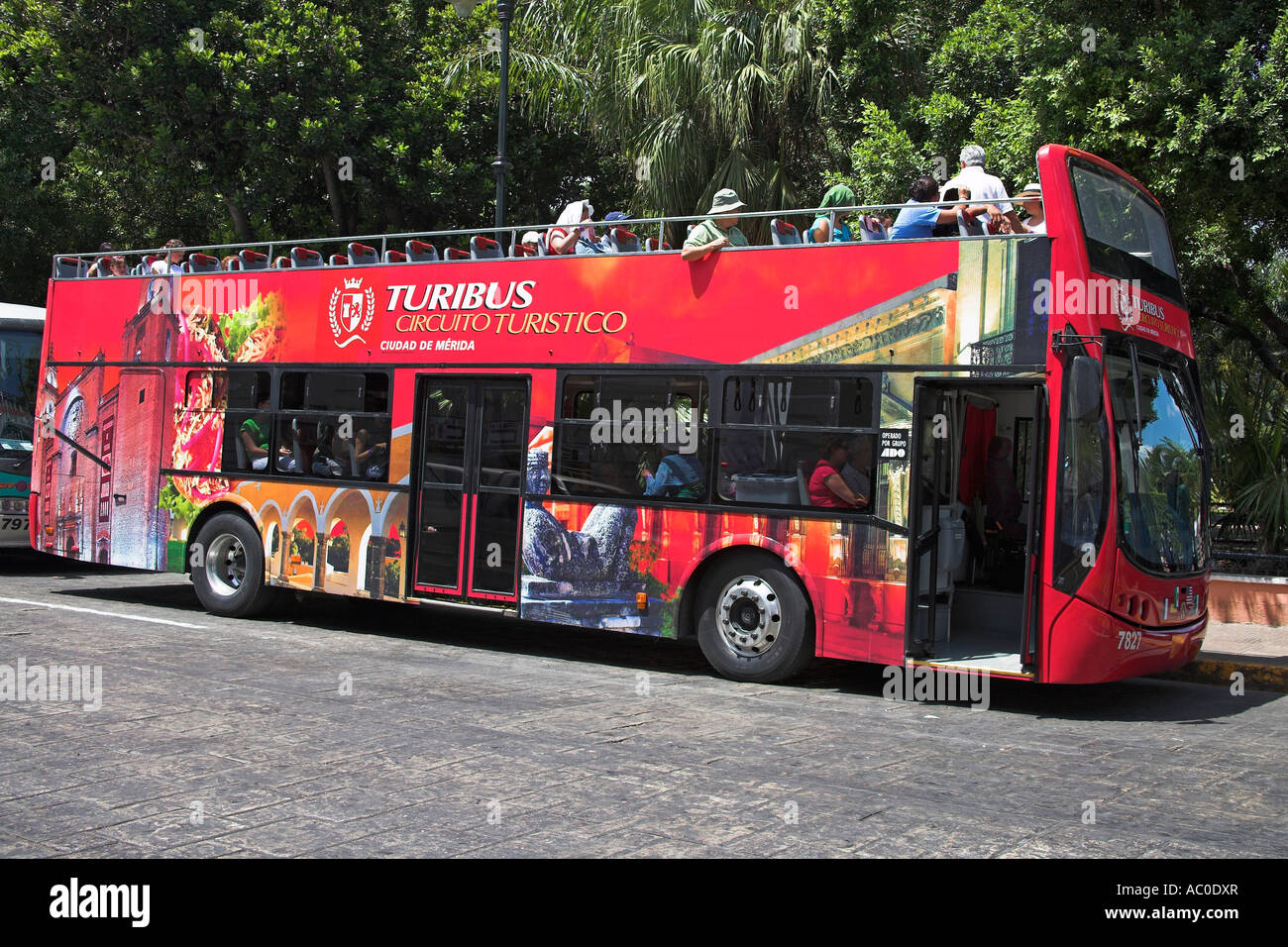 Turibus tour bus, Plaza Mayor, also known as Plaza de La Independencia ...