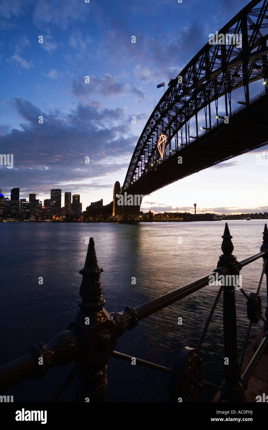 The Harbour Bridge and skyline of central Sydney from Milsons Point on ...