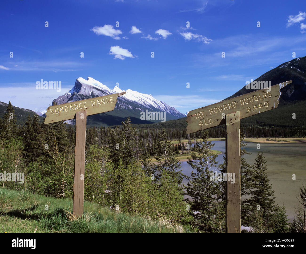 Rundle 1 peak hi-res stock photography and images - Alamy