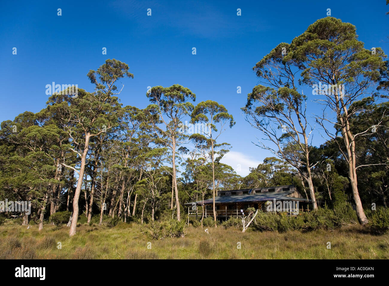Australia tasmania overland track hut hi-res stock photography and ...