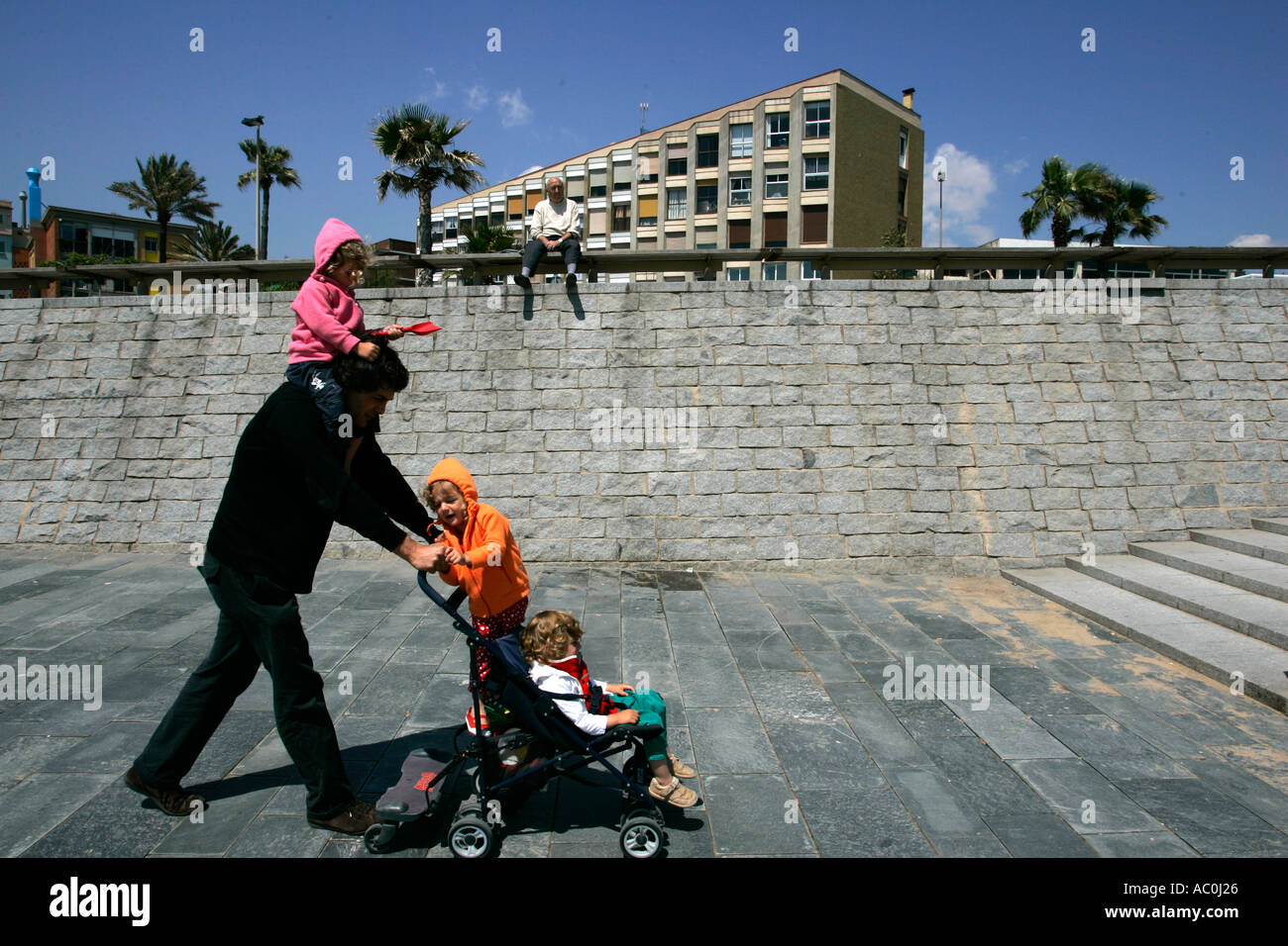 Pushing a buggy hi-res stock photography and images - Alamy