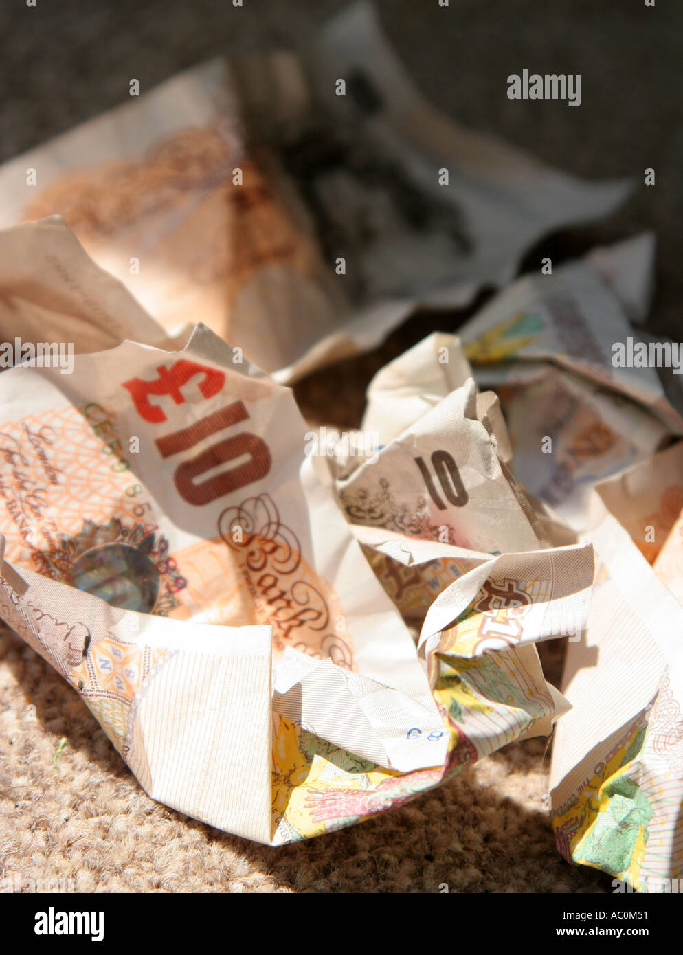 Crumpled notes hi-res stock photography and images - Alamy