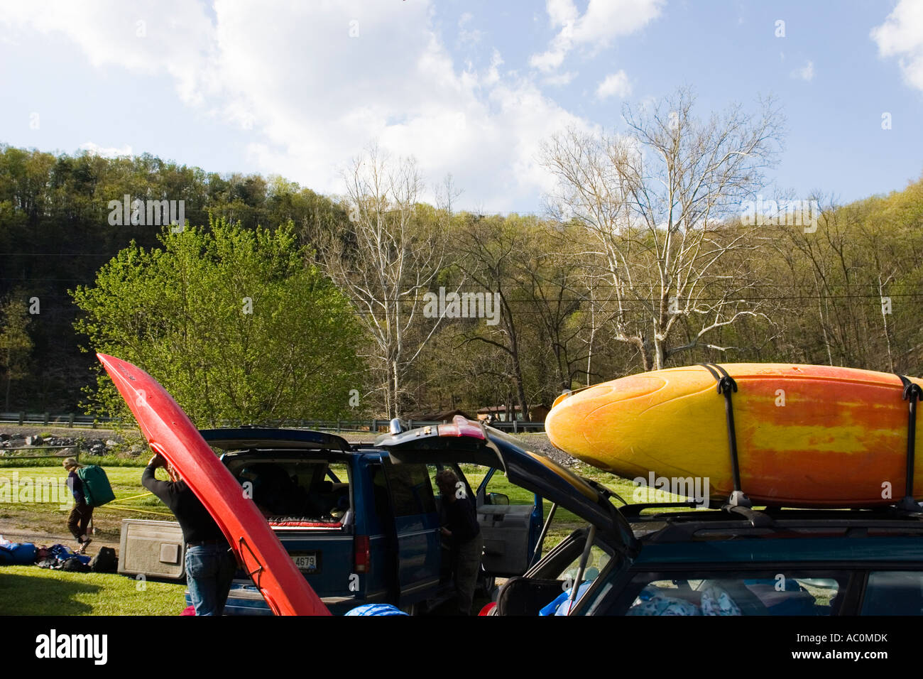 Kayaks on top of a car Stock Photo - Alamy