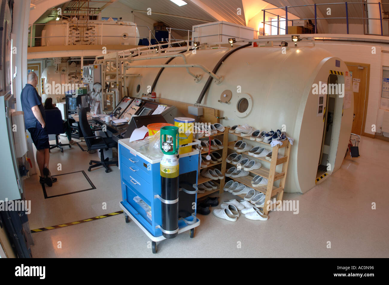 Recompression chamber hi-res stock photography and images - Alamy