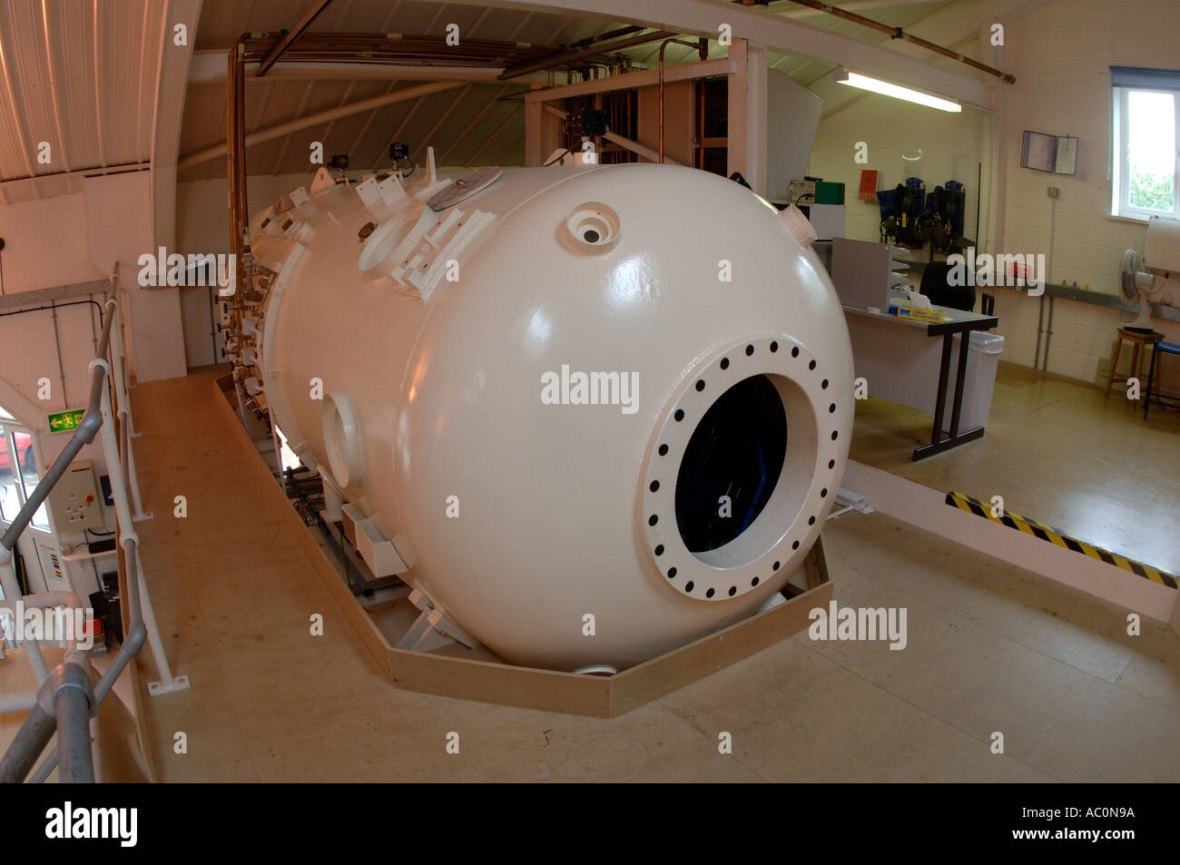Recompression chamber hi-res stock photography and images - Alamy