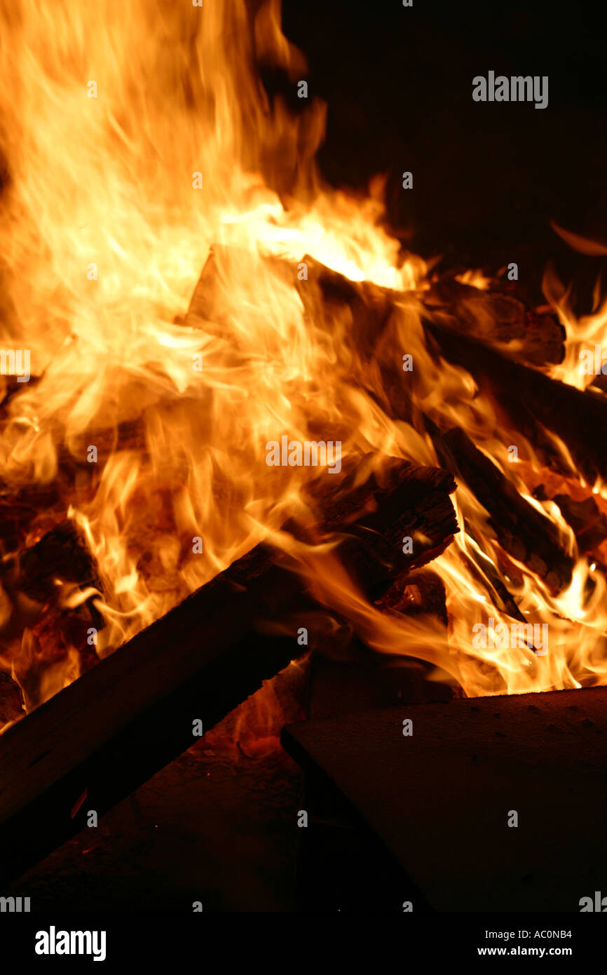 Fire buring hi-res stock photography and images - Alamy