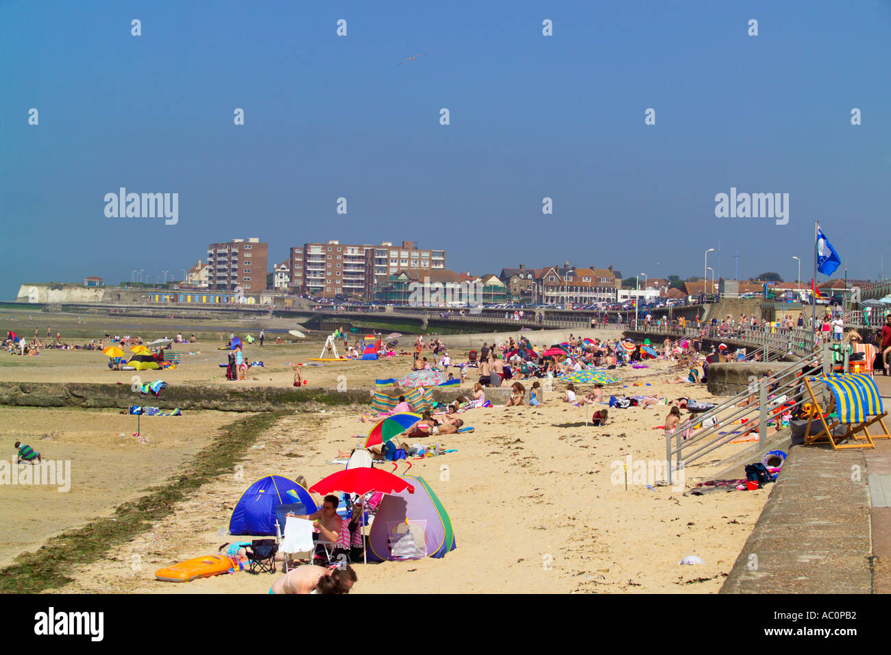 Minnis Bay Beach in the summer heat a blue flag beach Stock Photo - Alamy