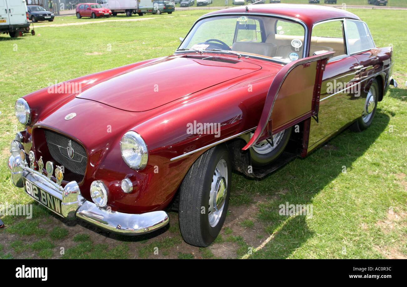 Car side open door hi-res stock photography and images - Alamy