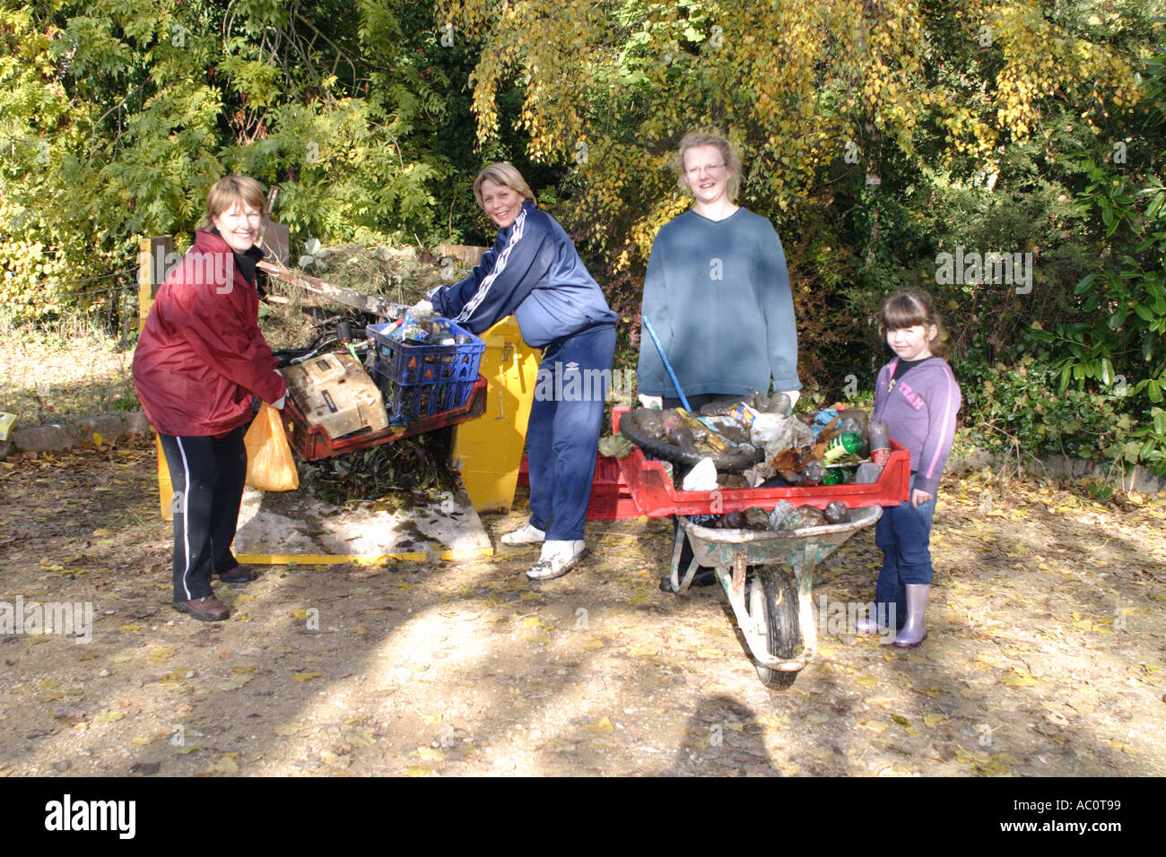 Community clean up male hi-res stock photography and images - Alamy
