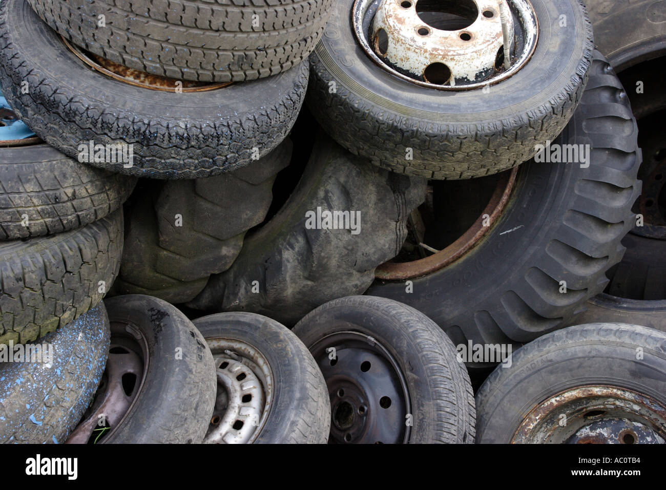 Pile of old scrap car tyres Stock Photo - Alamy
