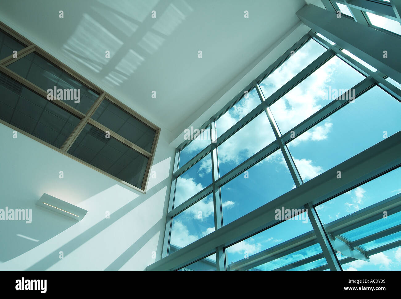 Building atrium reception hi-res stock photography and images - Alamy
