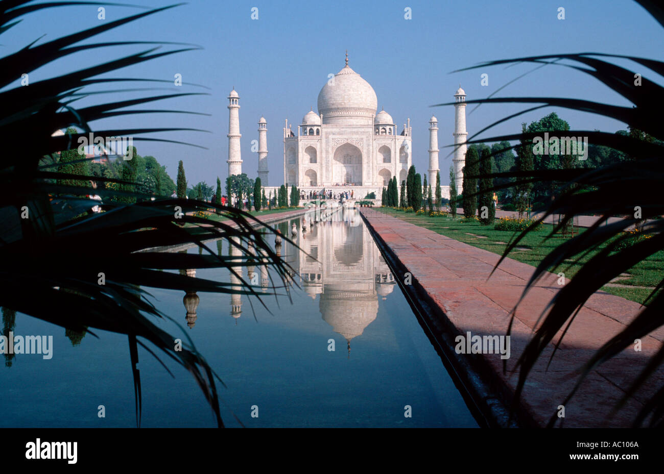 Taj mahal menschen hi-res stock photography and images - Alamy