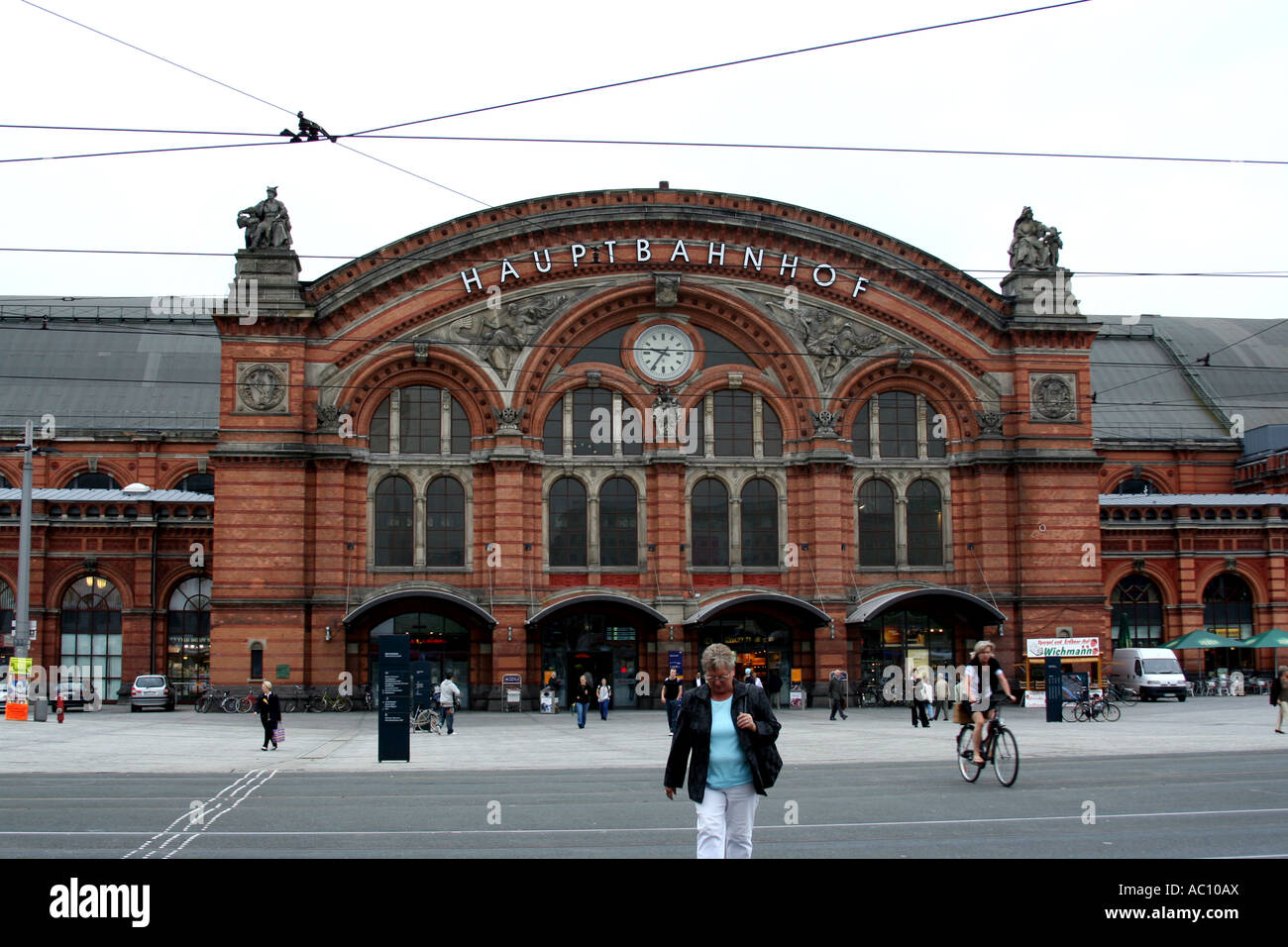 Bremen hauptbahnhof hi-res stock photography and images - Alamy