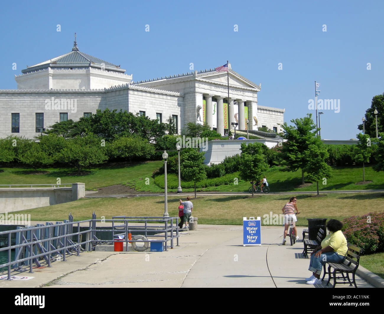 Shedd aquarium museum hi-res stock photography and images - Alamy