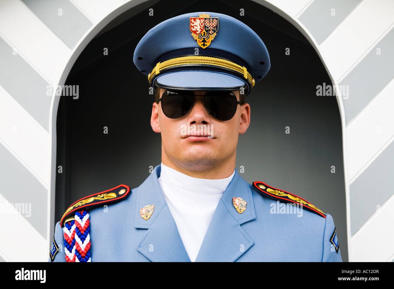Guard outside Hradcany castle in Prague Stock Photo - Alamy