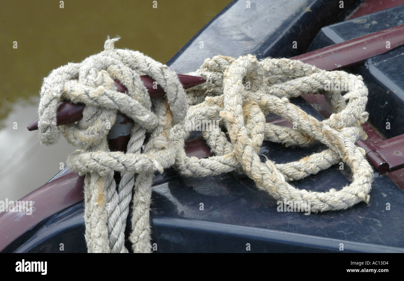 Knot on a canal boat rope Stock Photo - Alamy