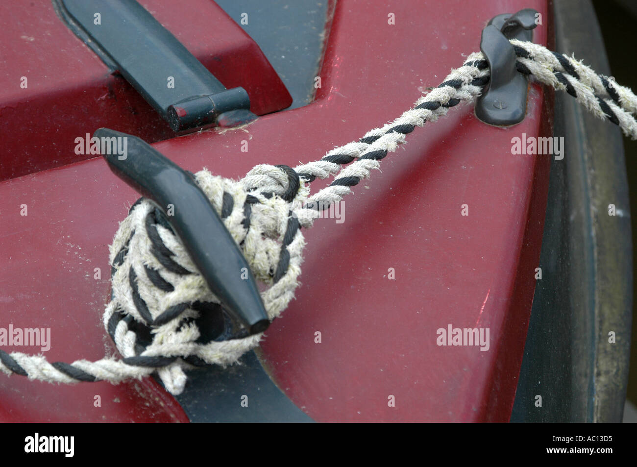 Knot on a canal boat rope Stock Photo - Alamy