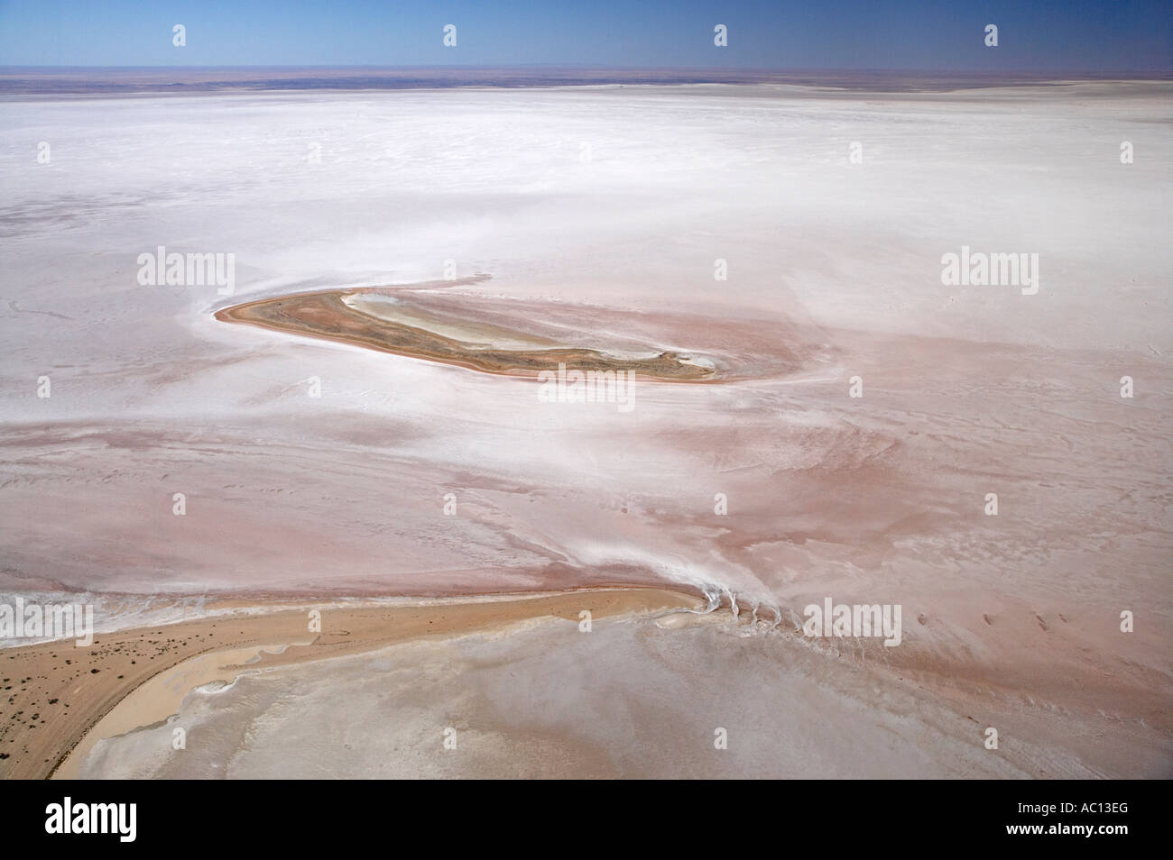 Lake Eyre Salt Lake 15m below sea level Lake Eyre National Park Outback ...