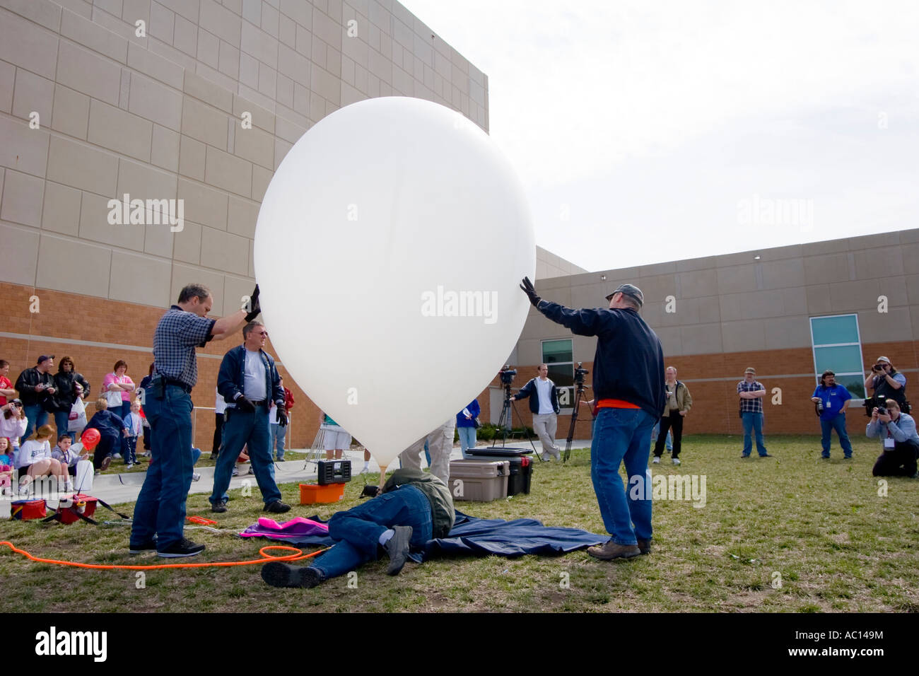 Weather balloon hi-res stock photography and images - Alamy