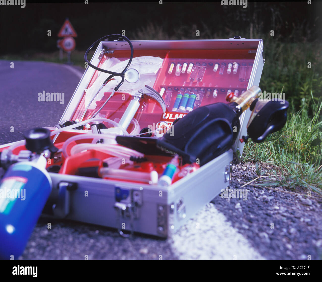 Emergency suitcase hi-res stock photography and images - Alamy