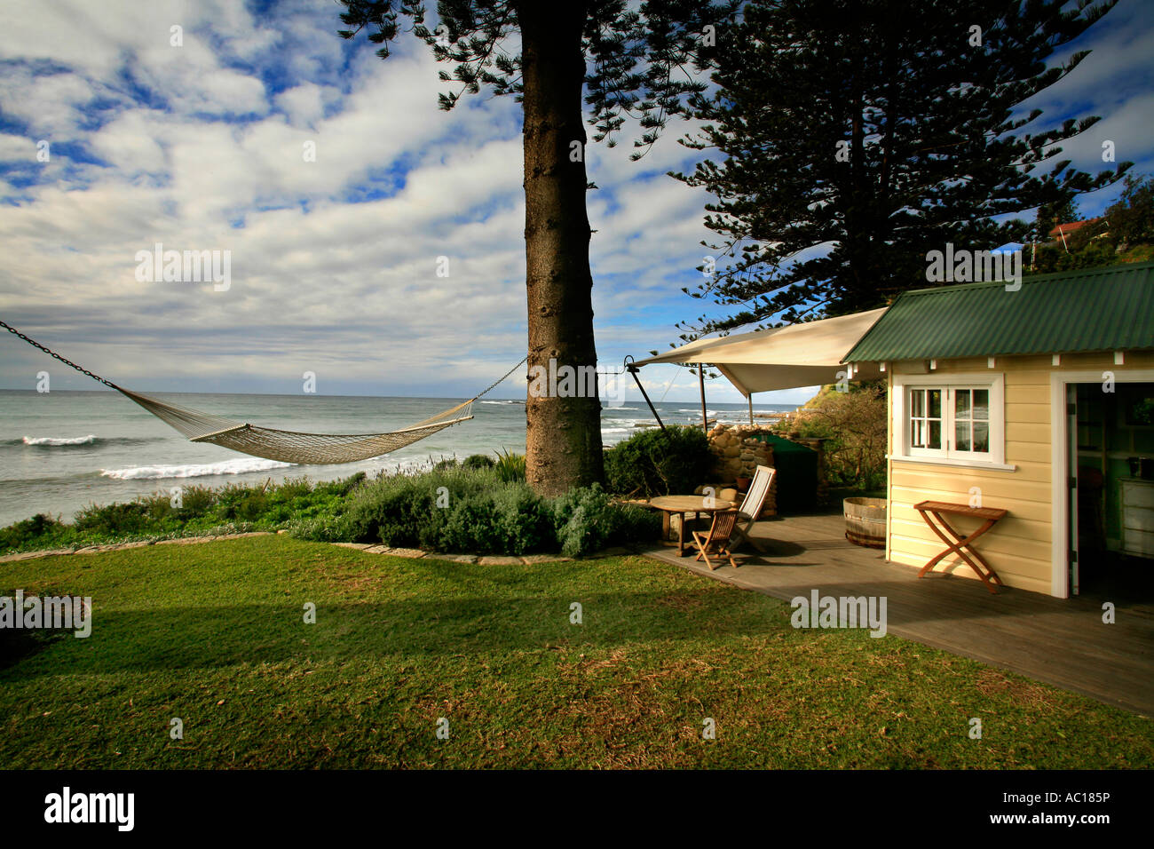 A beach-front cottage Stock Photo - Alamy