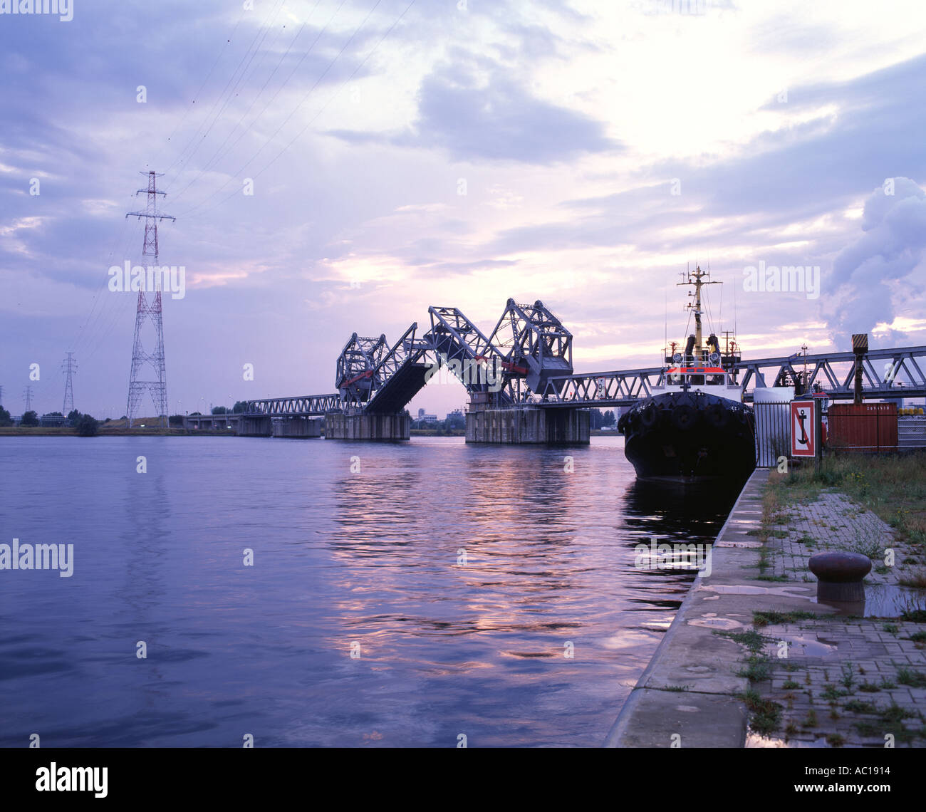 Antwerp amsterdam hi-res stock photography and images - Alamy