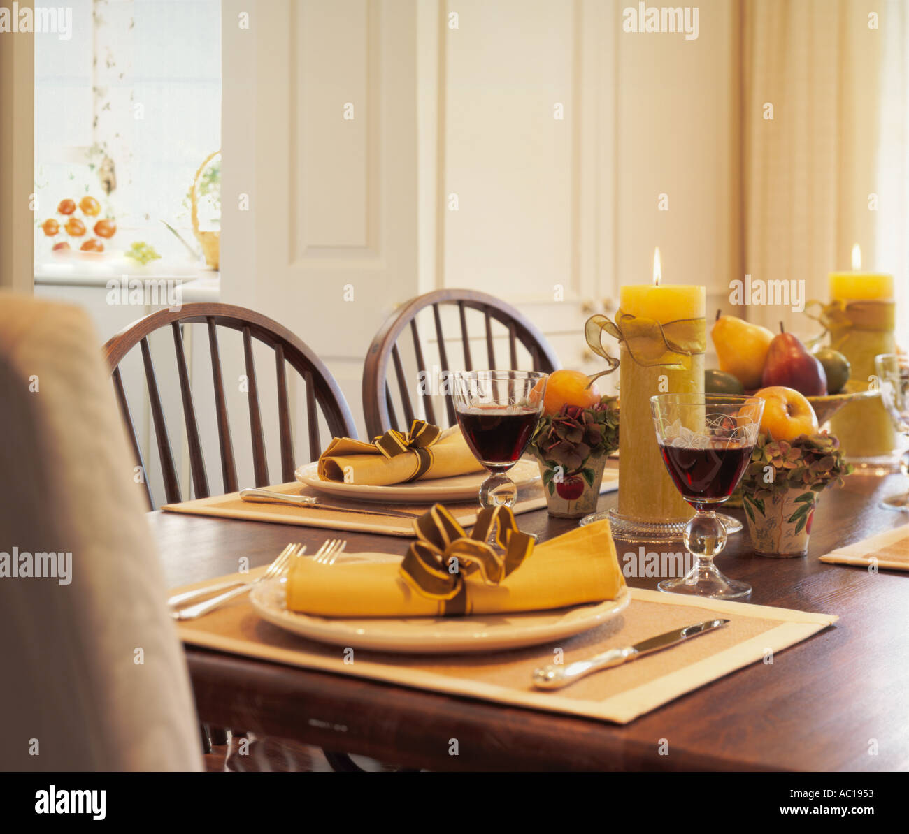 Formal table setting family hi-res stock photography and images - Alamy