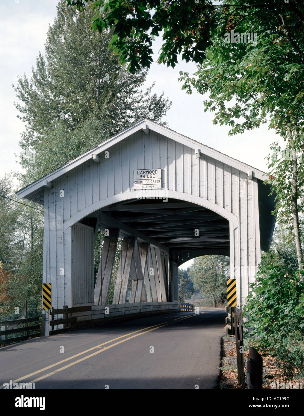 Rounded bridge hi-res stock photography and images - Alamy