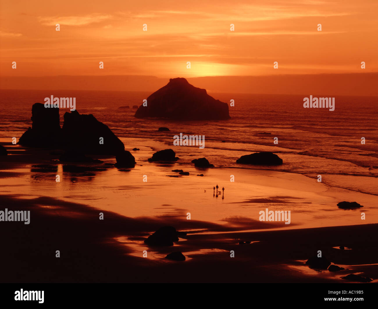 Face rock beaches hi-res stock photography and images - Alamy