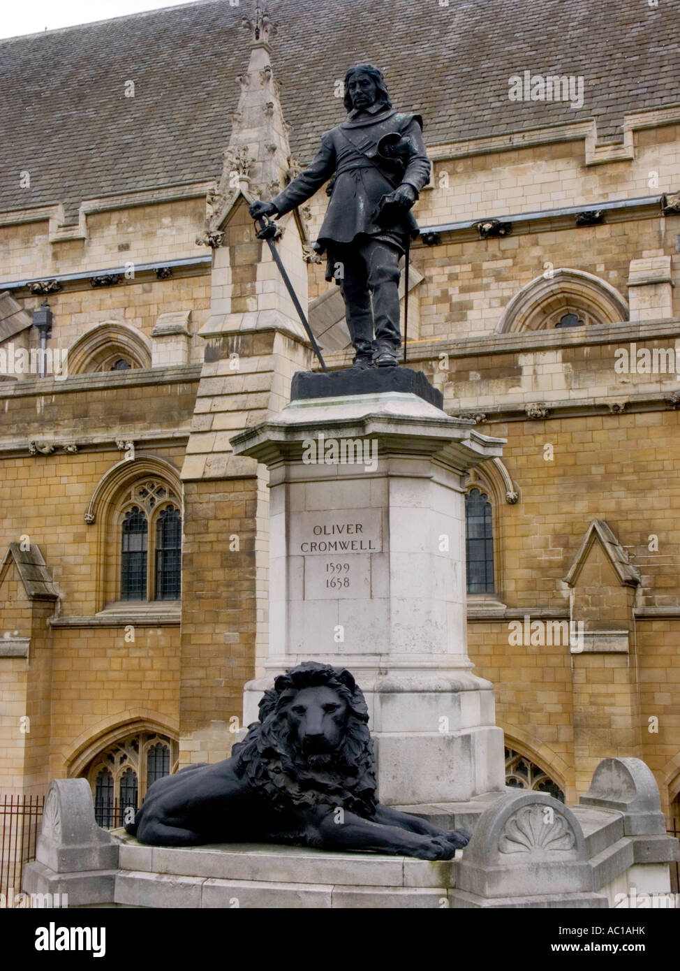 Statue of Oliver Cromwell at Palace of Westminster London Stock Photo ...