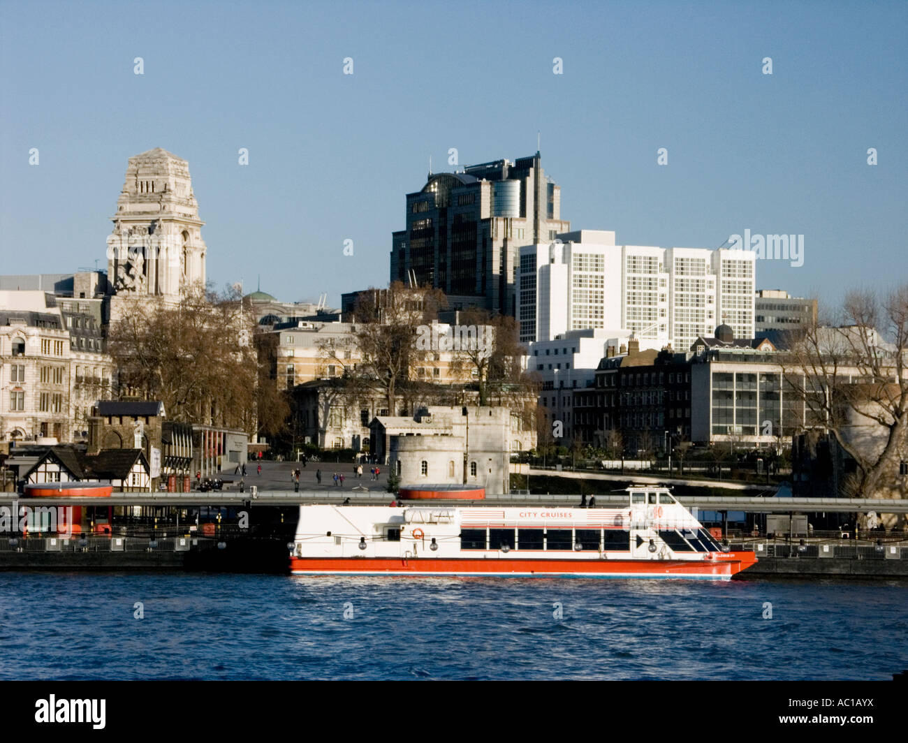 London river boat hi-res stock photography and images - Alamy