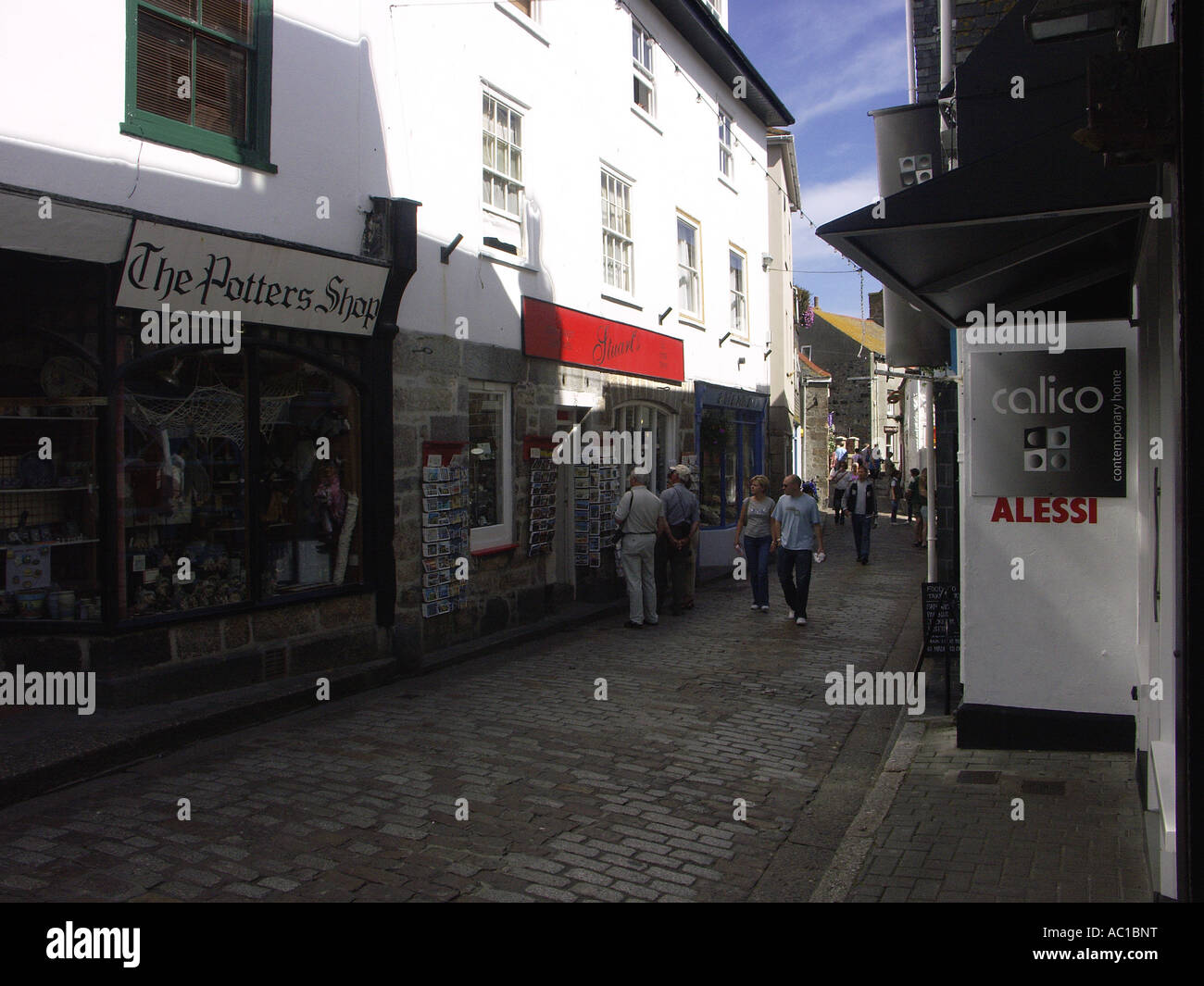 A quiet afternoon in St Ives Fore Street Stock Photo - Alamy
