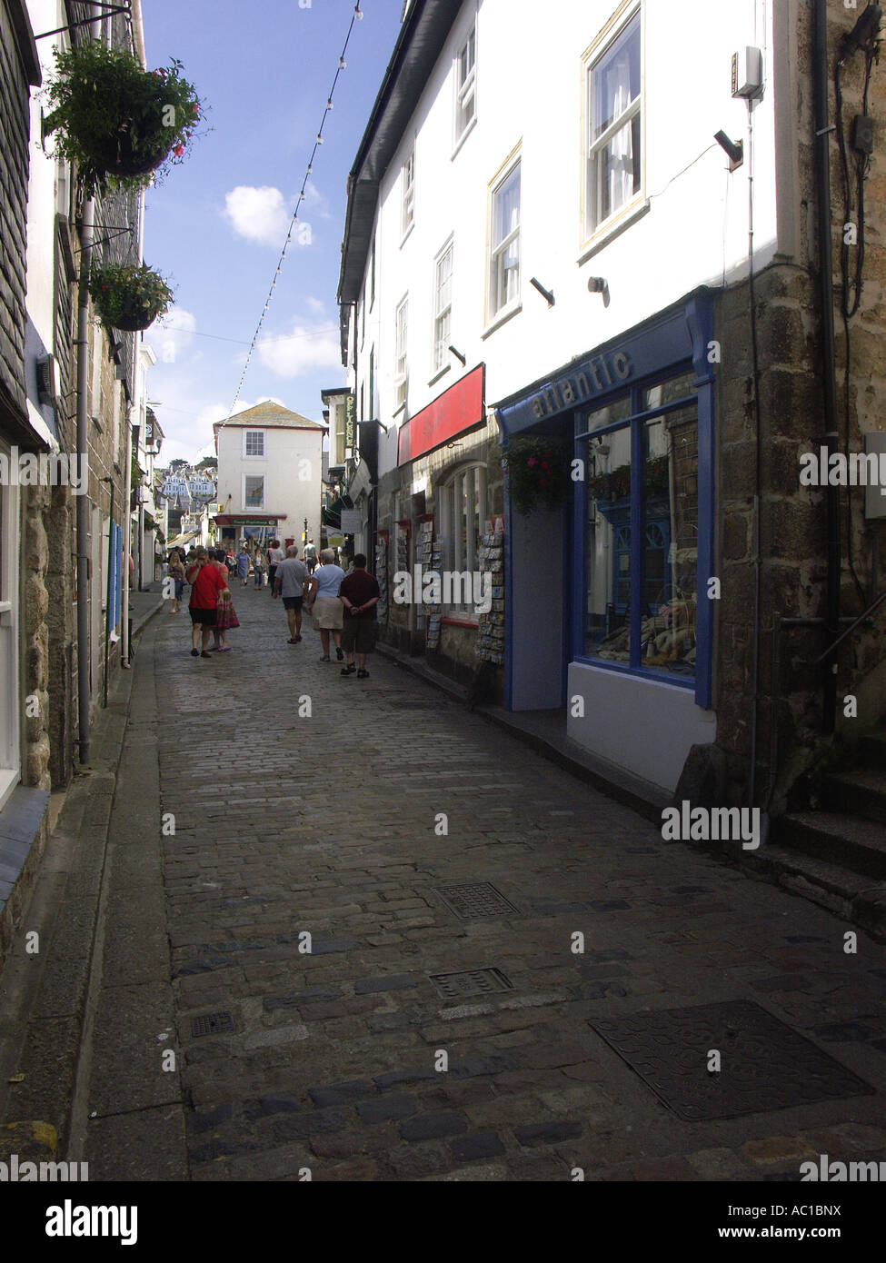 A quiet afternoon in St Ives Fore Street Stock Photo - Alamy