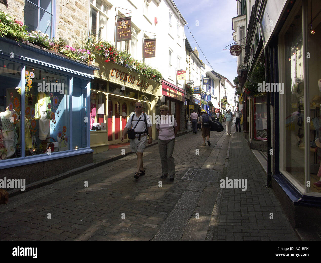 A quiet afternoon in St Ives Fore Street Stock Photo - Alamy