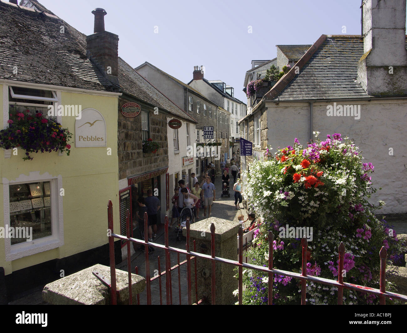 Fore Street is popular with holiday shoppers Stock Photo - Alamy