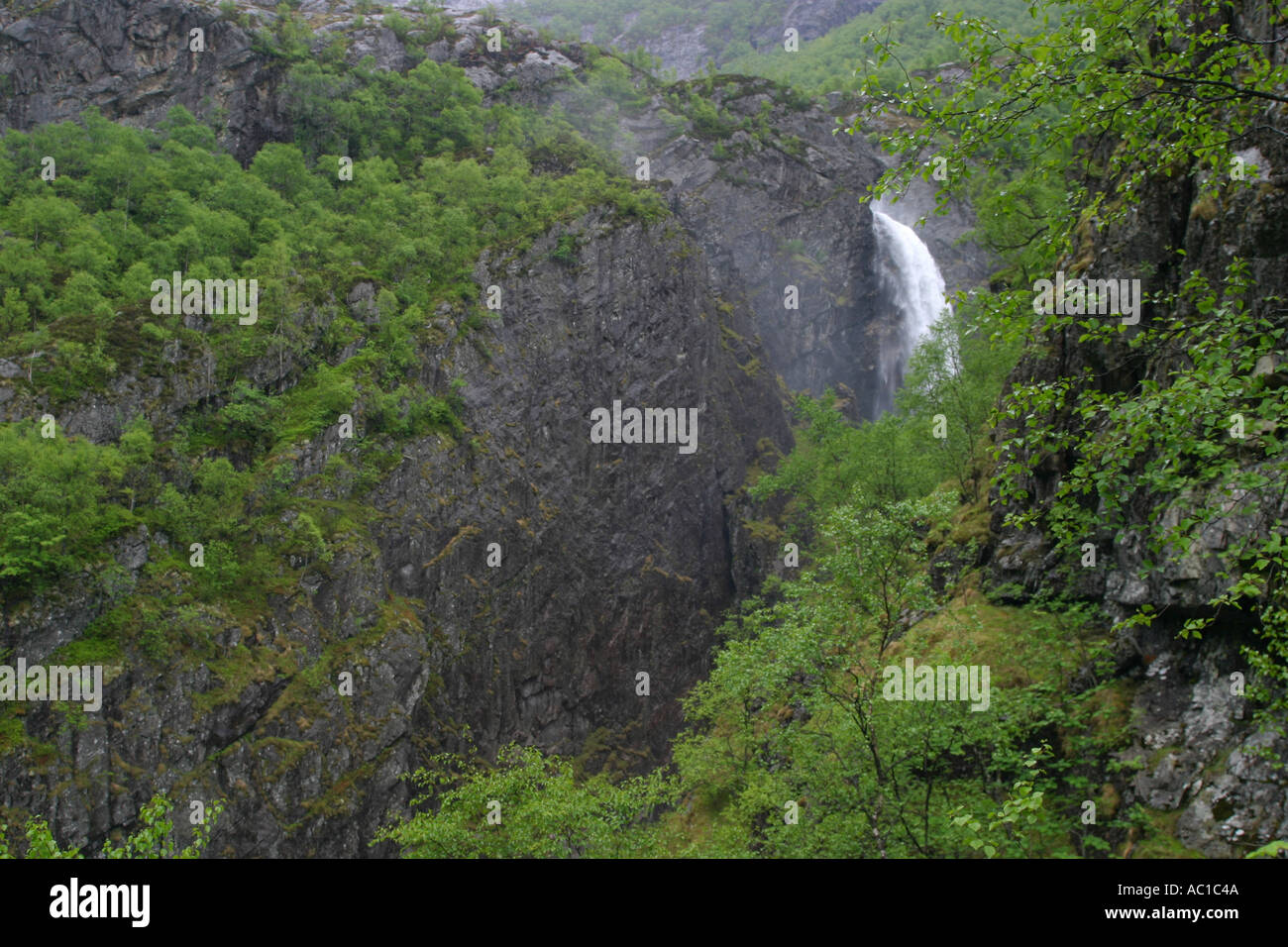 80 meter waterfall hi-res stock photography and images - Alamy