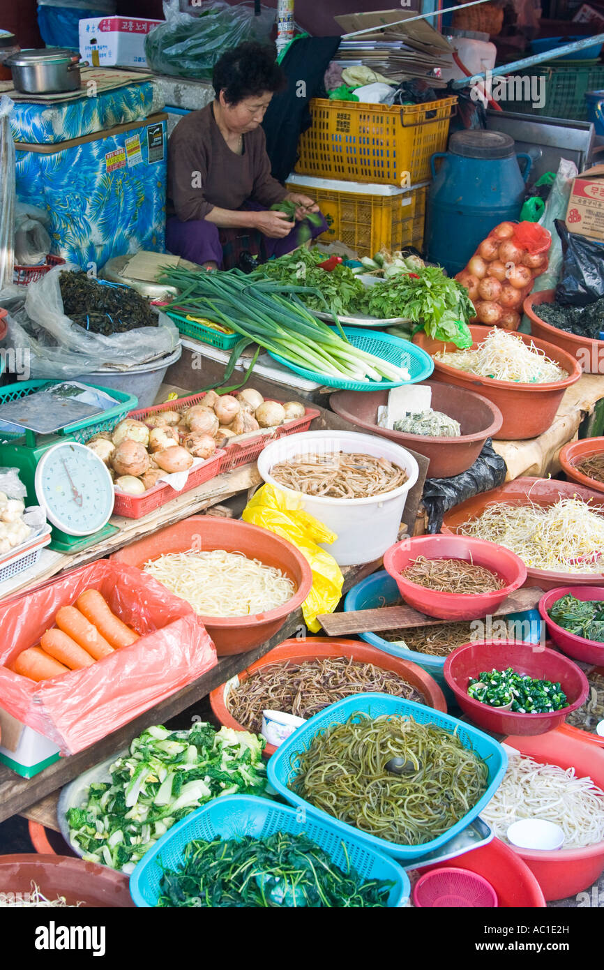 Korean Woman Selling Fresh Vegetables at Market Sokcho South Korea ...