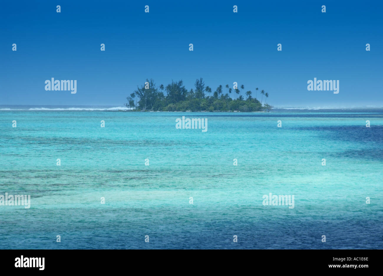 Remote unpopulated island hi-res stock photography and images - Alamy