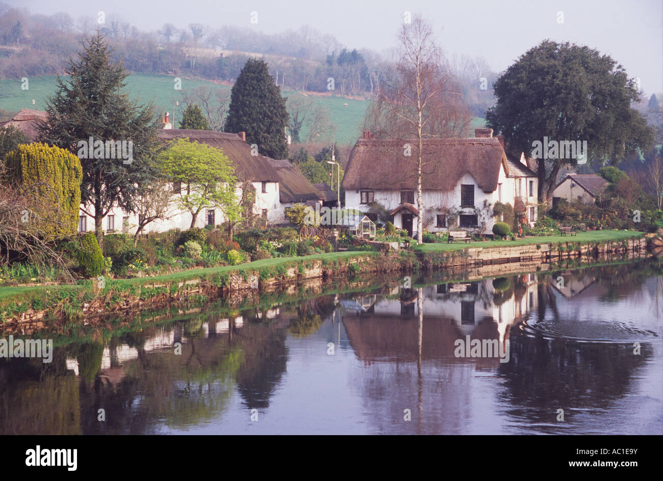 Bickleigh cottage beside river exe hi-res stock photography and images ...