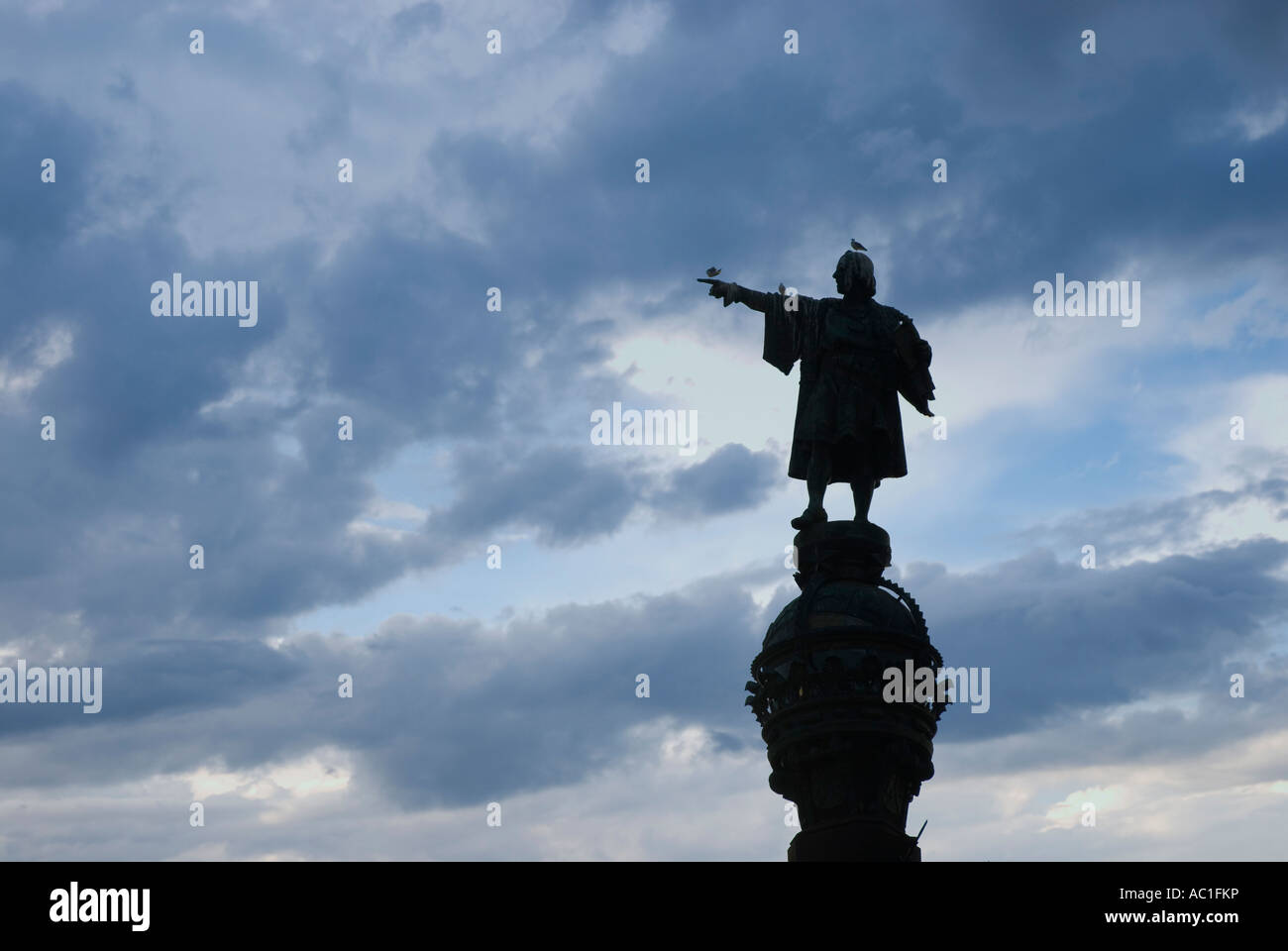 Columbus statue birds hi-res stock photography and images - Alamy