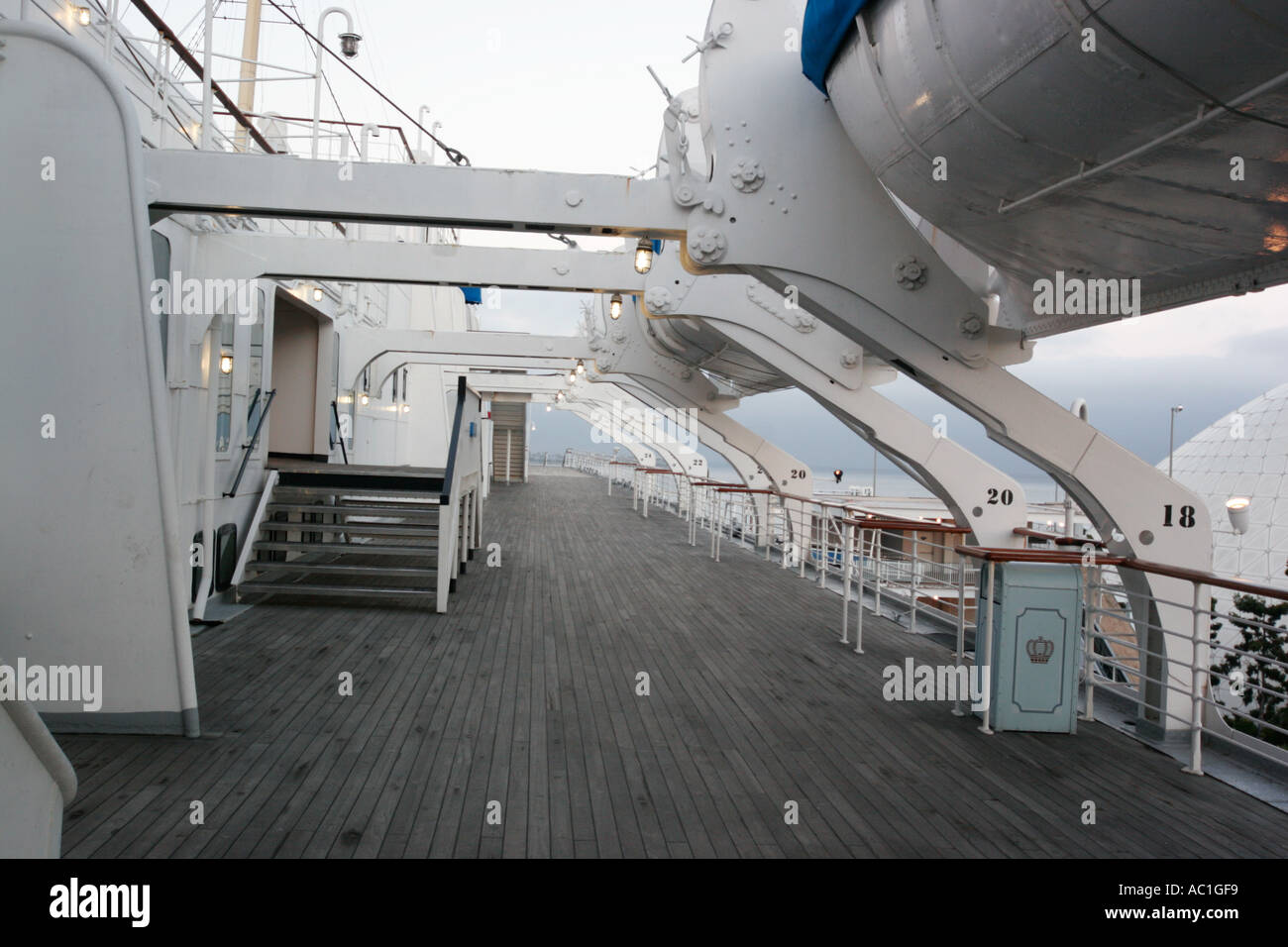 Royal Mail Steamer RMS Queen Mary ship Long Beach California Sun deck ...